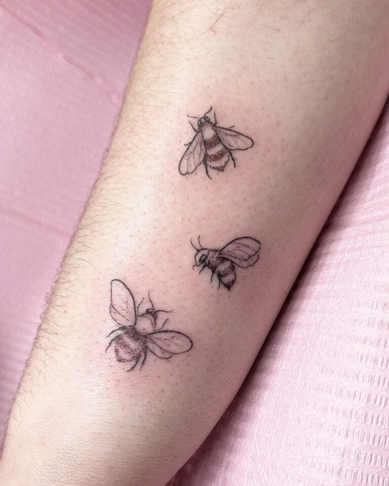 Ink and Nectar: 20+ Bee Tattoo Concepts for Your Next Buzz – WomenSew